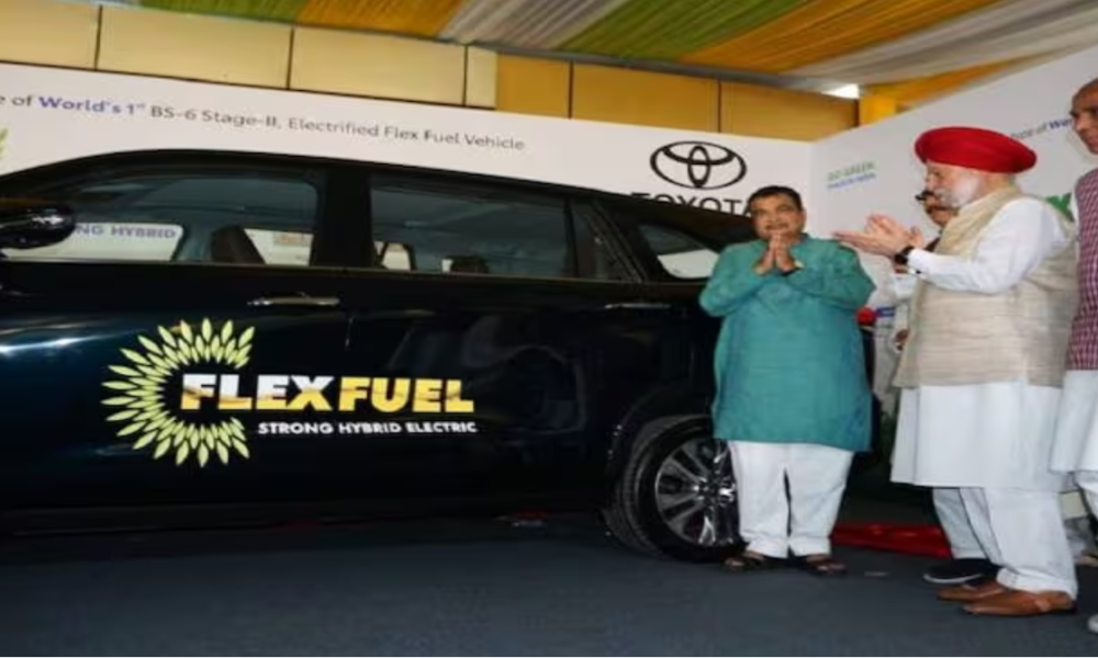 Nitin Gadkari launches world's first ethanol-run Toyota Innova - AgriInsite