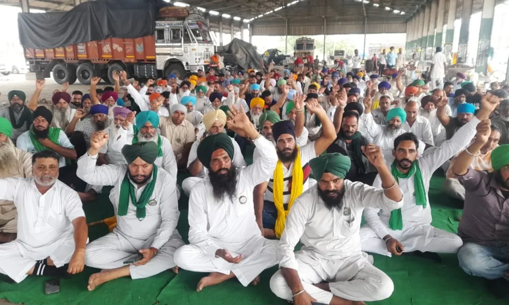 Farmers Protest in Delhi: Major Traffic Jams as Rice Farmers Demand ...